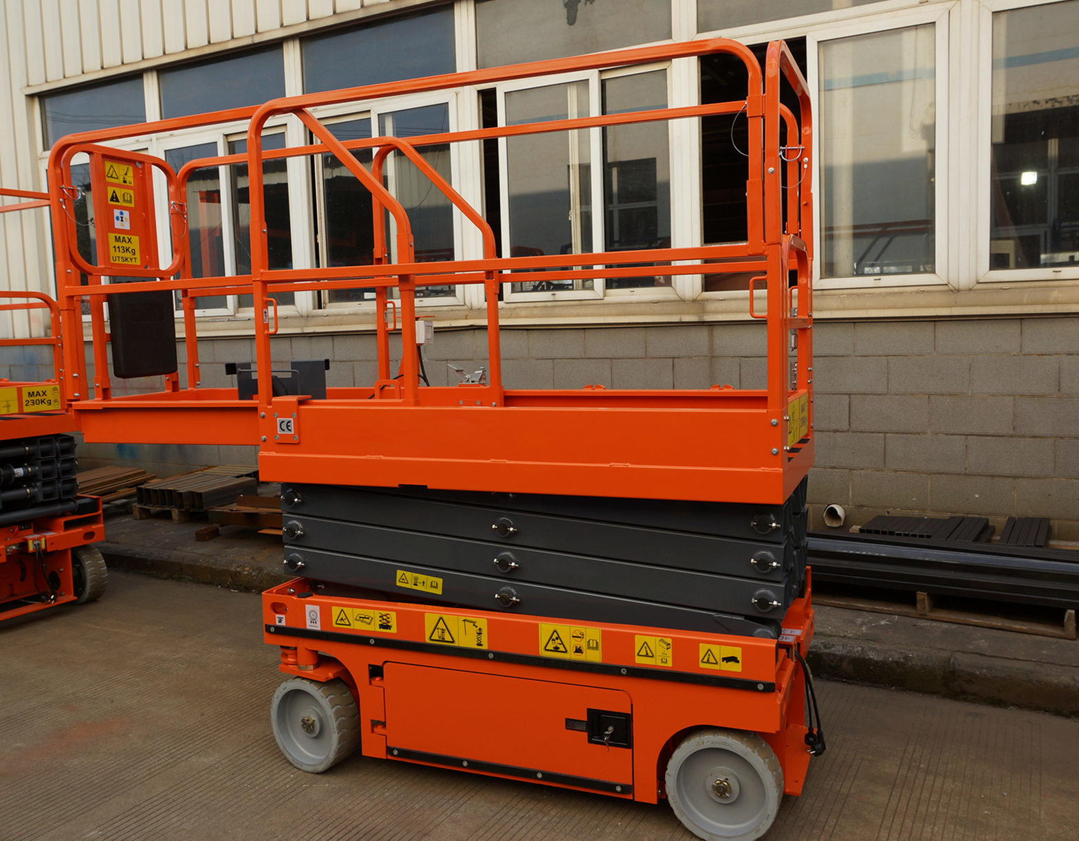 Motorized Mobile Electric Work Platform Lifts Self Leveling Scissor Lift