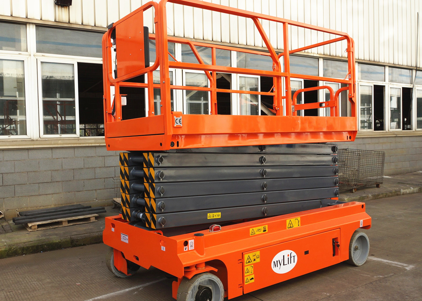 13.7m Self Propelled Scissor Lift Electric Hydraulic Man Lift Platform